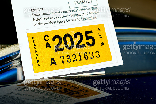 DMV California registration tag 2025 sticker 이미지 (2161537339) - 게티이미지뱅크