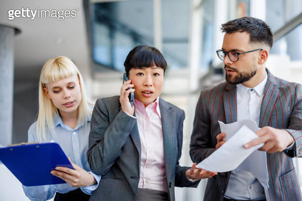 Stormy Office Scene 이미지 (2151768006) - 게티이미지뱅크