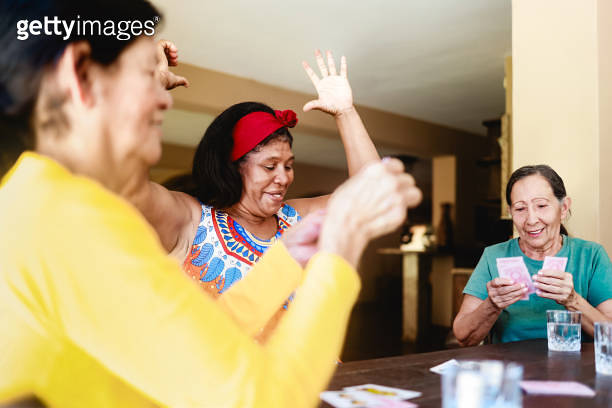 Happy senior women having fun playing cards at home. Elderly people life style 이미지 (2158505371 ...