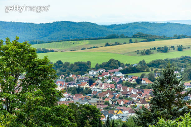 A short walk on the edge of the Thuringian Forest to Hallenburg Castle ...