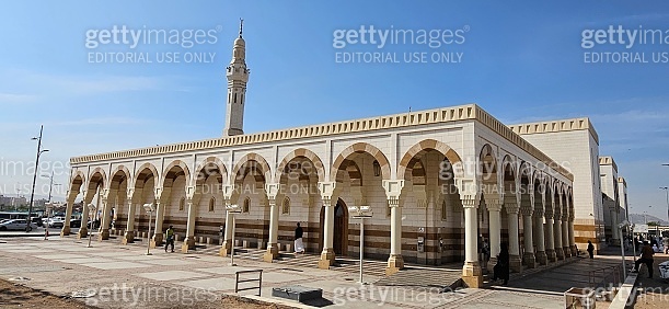 Al Majed Oud, mosque and historical landmark at the bottom of Mount ...
