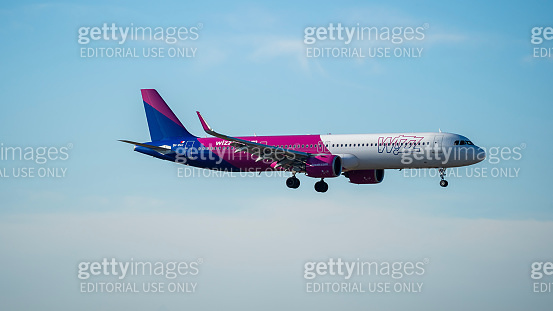 Wizzair Airbus A321 is landing at MXP Milano Malpensa international airport 이미지 (1909041245 ...