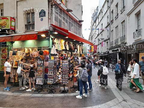 People Buying Paris Souvenirs, France, Europe, Summer, Tourism 이미지 ...