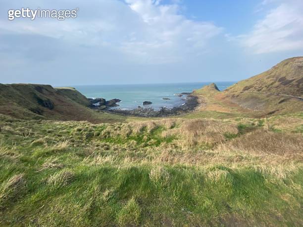 North Ireland- Bay of the cow - Giant’s Causeway 이미지 (2096800417) - 게티이미지뱅크
