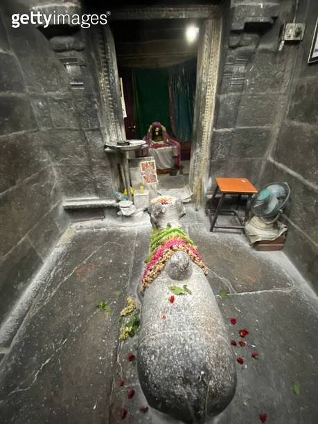 Pathala Lingam in Arunachaleswarar Temple, Tiruvannamalai, Tamil Nadu ...