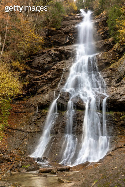 Waterfall in Hart in Zillertal valley, Austria 이미지 (2045712955) - 게티이미지뱅크