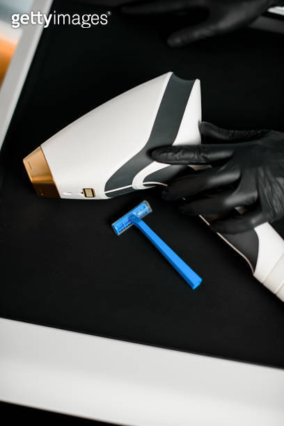 Diode laser device and blue disposable razor in a beauty studio 이미지 ...