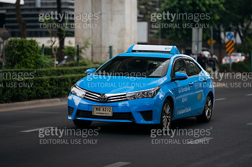 Bright Blue Taxi Cab Navigating Through Bangkok Streets 이미지 (2013015701 ...