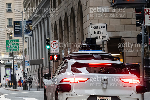Self driving taxi car in Downtown San Francisco 이미지 (2006260691) - 게티이미지뱅크