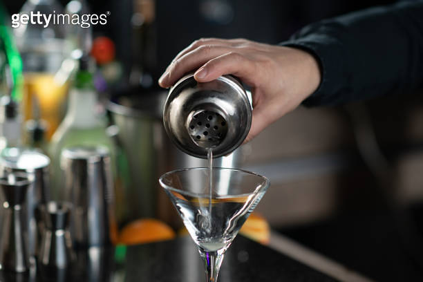 Barman Expertly Pours Ginger Apple Vermouth Cocktail 이미지 (2080095344 ...