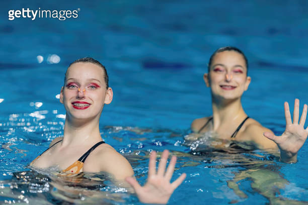 Performance of a female synchronized swimming duo, their fluid ...