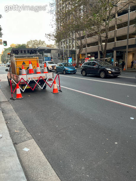 Road maintenance vehicle in downtown Sydney 이미지 (2153595619) - 게티이미지뱅크