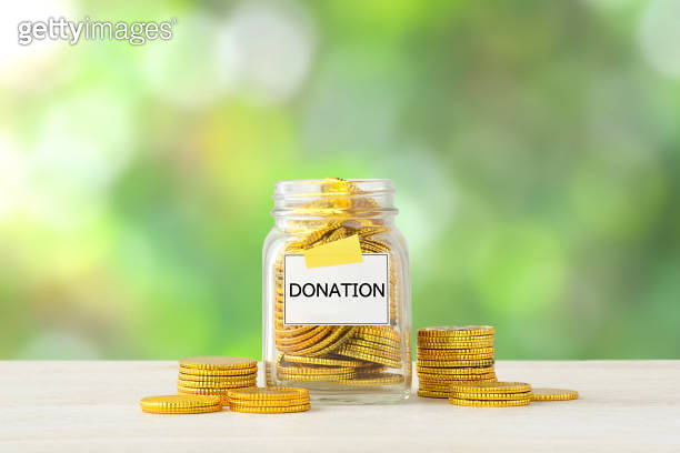 Bottle with DONATION word tag and many coins 이미지 (2022037650) - 게티이미지뱅크