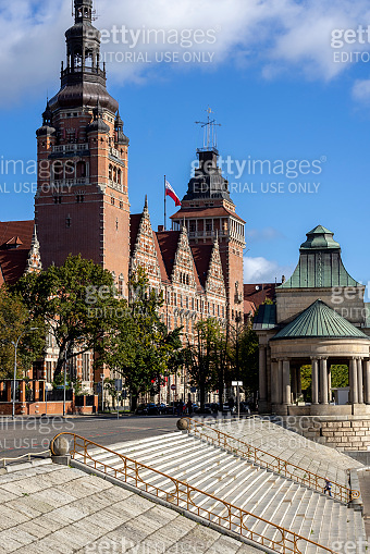 Chrobry Embankment, (Hakena Terrace), Szczecin Voivodeship Office and ...