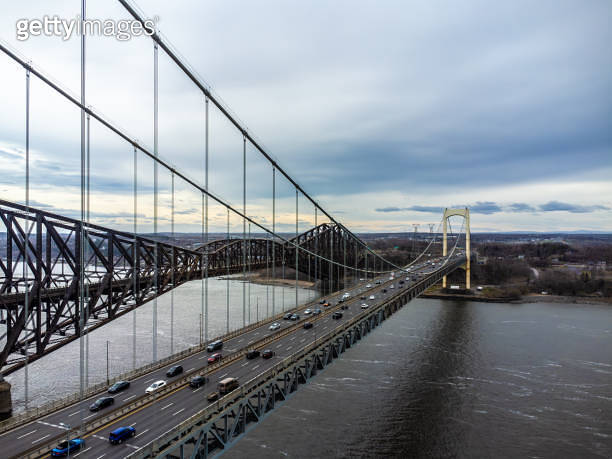 Aerial view of Pierre-Laporte and Quebec bridges in Quebec city 이미지 ...