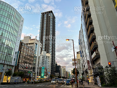 Street view of Osaka city at golden hour, Japan. 이미지 (2076287988) - 게티이미지뱅크