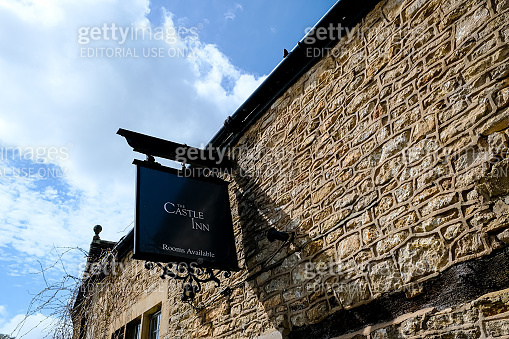The Castle Inn pub facade in Castle Combe in Cotswolds (2153098789 ...