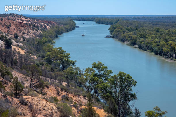 River landscape, Murray River, red rocks, high bank South Australia 이미지 ...