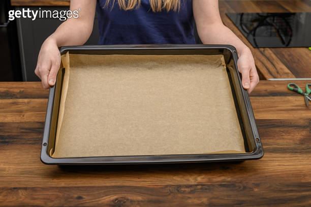 A baking tray prepared for baking, lined with waxed baking paper 이미지 ...