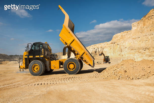 A big quarry truck is unloading stone in a quarry 이미지 (2155159688) - 게티 ...
