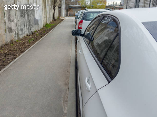 Side parts of cars parked in row near the sidewalk 이미지 (2148932703 ...