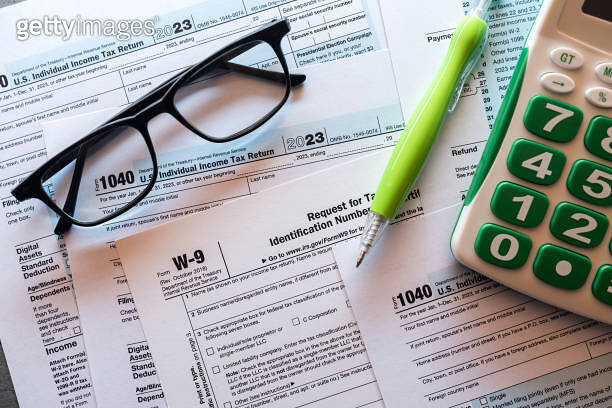 1040 U.S. Individual Income Tax Return tax form pen, calculator on desk ...
