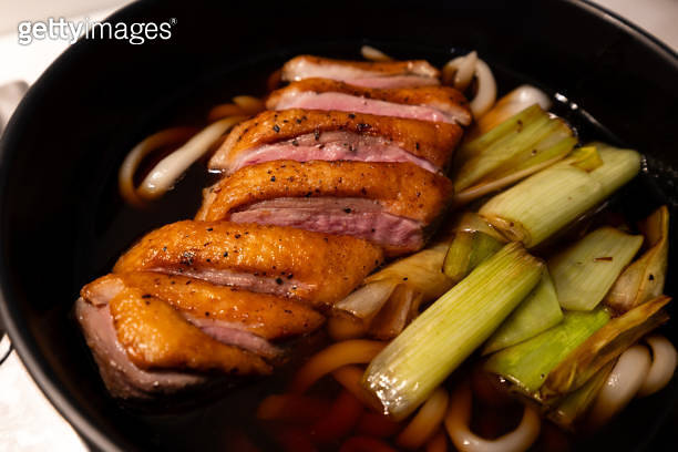Duck and leek udon 이미지 (2067941365) - 게티이미지뱅크