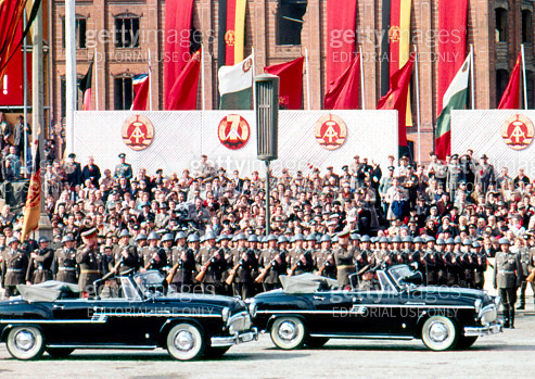 Military parade in East Berlin - GDR. 이미지 (2088556520) - 게티이미지뱅크