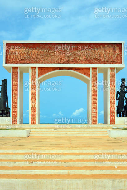 Gate of No Return - slavery monument, Ouidah, Benin (2178503533) - 게티이미지뱅크