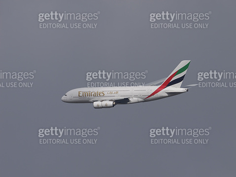 Emirates jet airliner flying in the skies of Mauritius 이미지 (2163491076 ...
