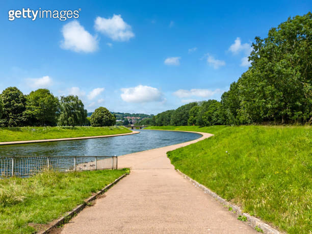 Path leads to River Exe footpath 이미지 (2162374968) - 게티이미지뱅크