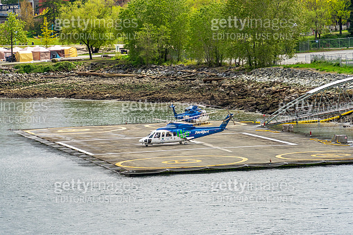 Helijet helicopter is on a floating helipad 이미지 (2161203236) - 게티이미지뱅크