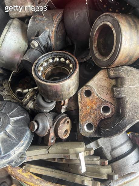 Pile old machine parts and scrap metal of car engine 이미지 (2152647047 ...
