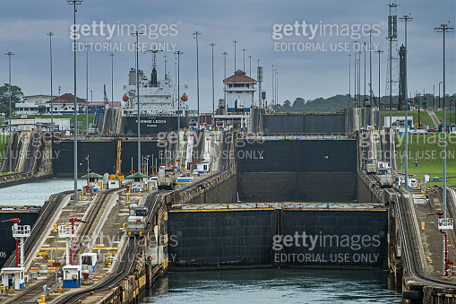 Fairwind Legion general cargo ship in Gatun locks, Panama Canal 이미지 ...