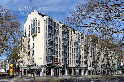 Residential building in Cologne on a bright spring day 이미지 (2148837416 ...