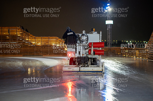 Ice rink resurfacer vehicle resurface machine outdoor (1830569336) - 게티 ...
