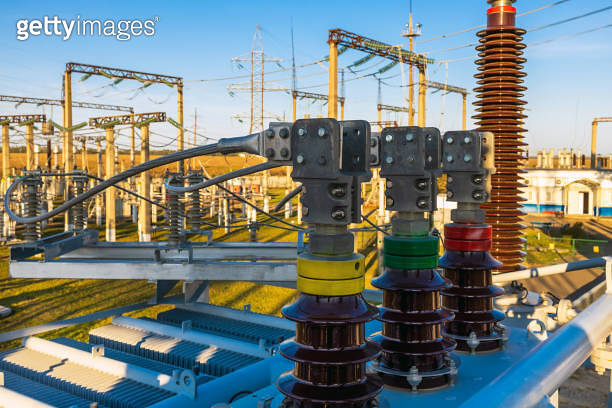 High voltage bushing at an electrical substation 이미지 (2052859869) - 게티이미지뱅크