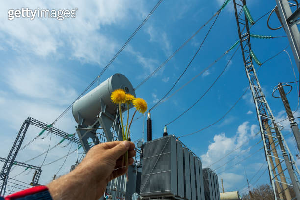 Three-phase high-voltage transformer of high electrical power with high ...