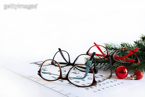 Eye glasses and eye chart. Christmas decoration. 이미지 (2009700507) - 게티이미지뱅크