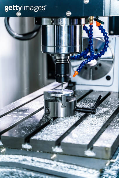 Lathe milling metal in industry. Process of machining a metal part 이미지 ...