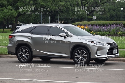 A Lexus RX 350 Hybrid SUV cruising near Herman Park in Houston 이미지 ...