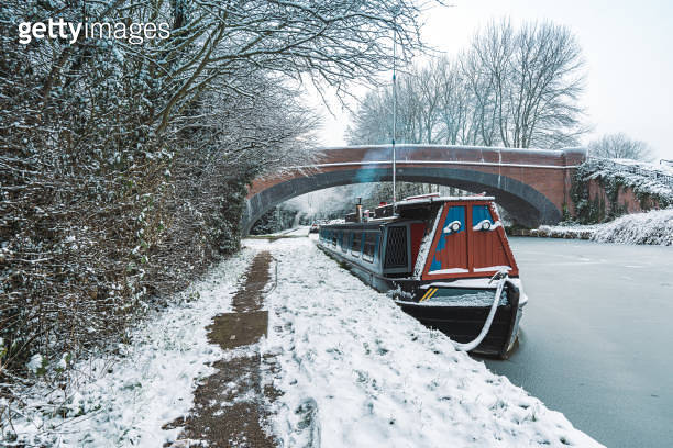 Narrow boat on the Bridgewater canal during cold weather in England ...