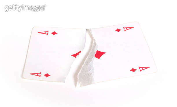 Playing card, torn in pieces 이미지 (2149625943) - 게티이미지뱅크