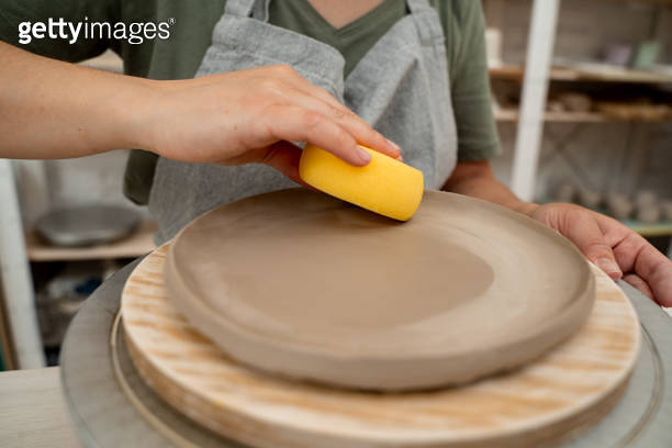 Using sponge for pottery class. Absorbing sponge to get rid of excess ...