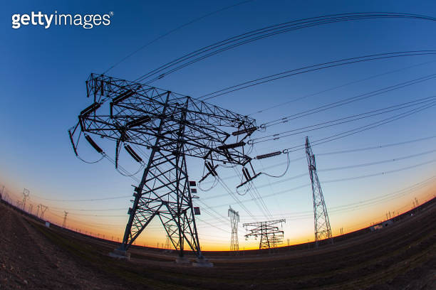 Pylons, high voltage pylons in the evening 이미지 (2123759539) - 게티이미지뱅크