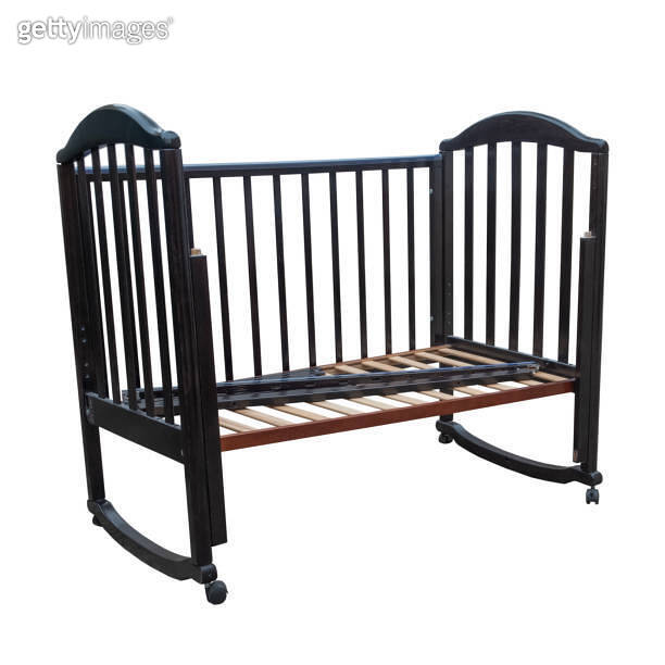 wooden baby black crib with front slats removed 이미지 (2162703885) - 게티이미지뱅크
