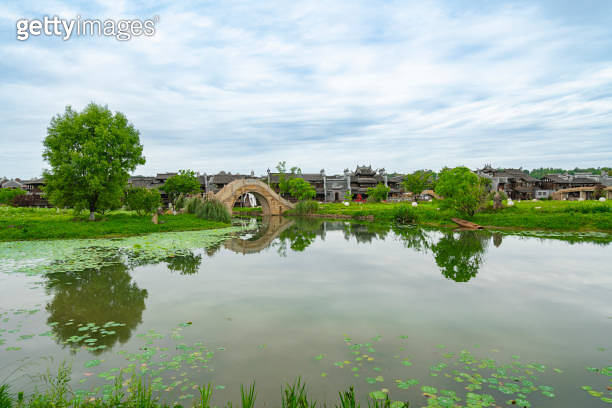 the beautiful ancient town of Lizhuang on the lake, Yibin City, Sichuan ...