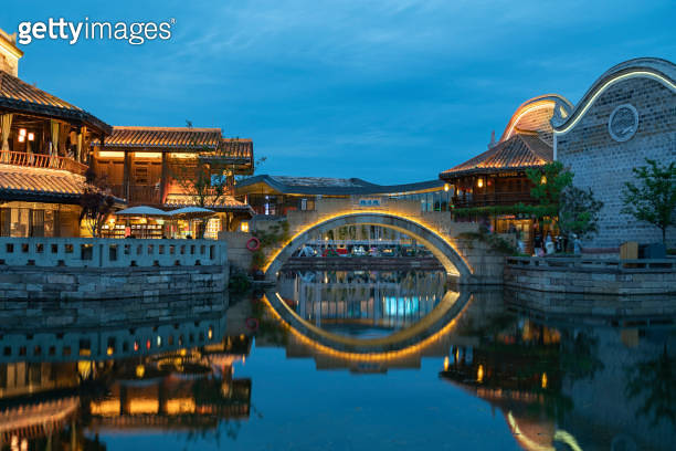 At night, the beautiful ancient town of Lizhuang on the lake, Yibin ...