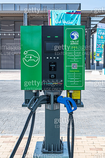 An Adnoc electric vehicle charging station i (2020015536) - 게티이미지뱅크