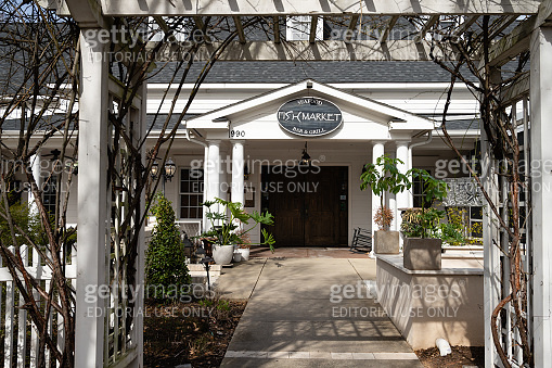 Fish Market bar and grill on Market street in Baxter Village. 이미지 ...